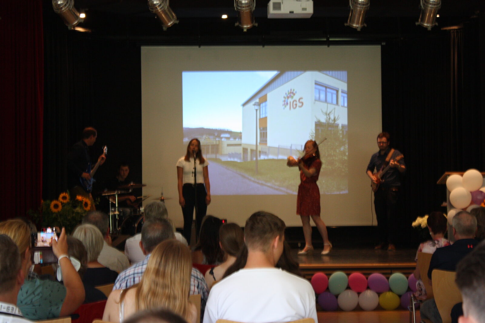 Zeugnisverleihungen der 10. Klassen 2022 - IGS Bad Salzdetfurth